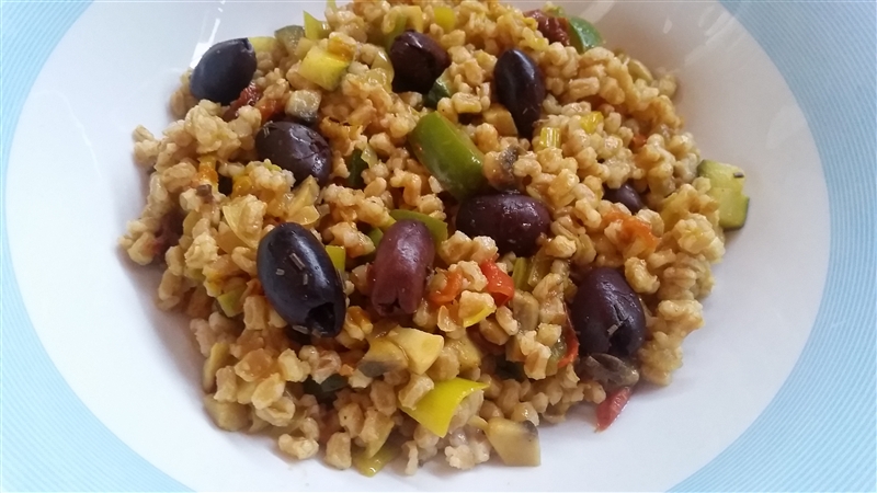 SPELT-RICE PAELLA WITH OLIVES AND MUSHROOMS - Englisch